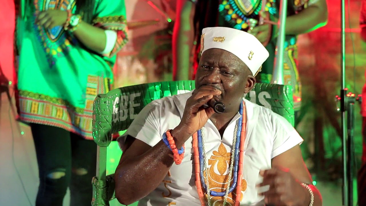 Ata extrait live concert - YouTube