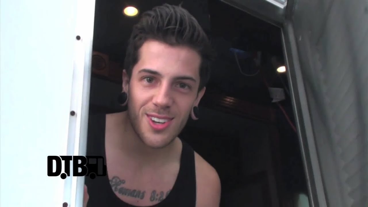Crown The Empire / David Escamilla - BUS INVADERS Ep. 467 - YouTube