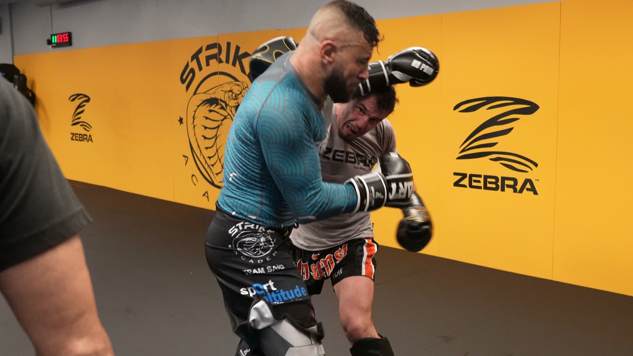 maalem mohamed said sparing boxe thai - YouTube