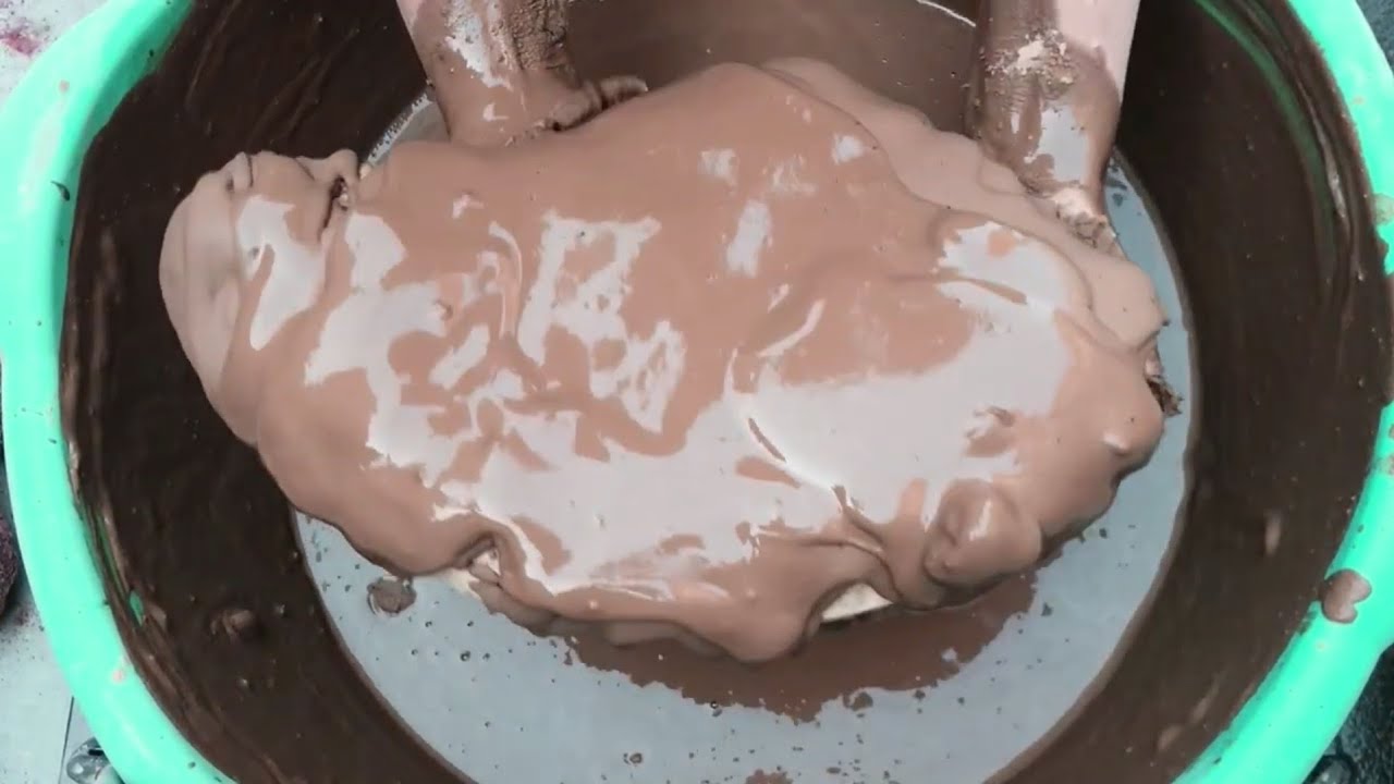 ASMR: Pure mud chunks crumbling/dipping/paste mixing in lots of water 💦 ...