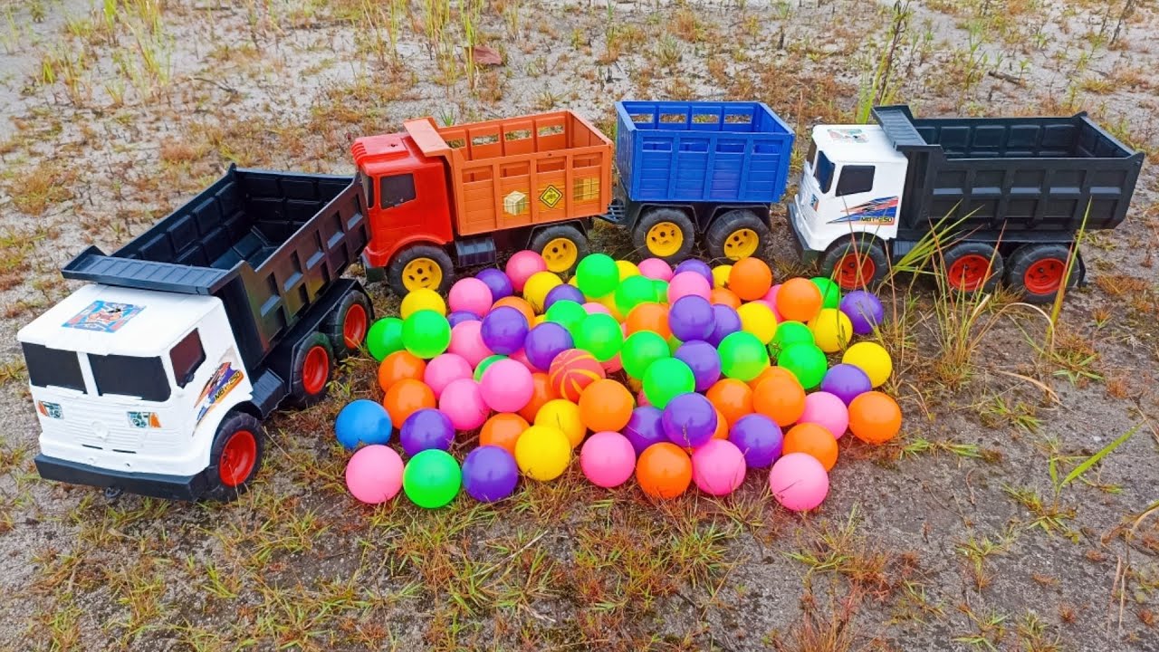 Mobil Truk Tronton Penuh Dengan Bola Warna Warni, Ungu, Hijau, Orange ...
