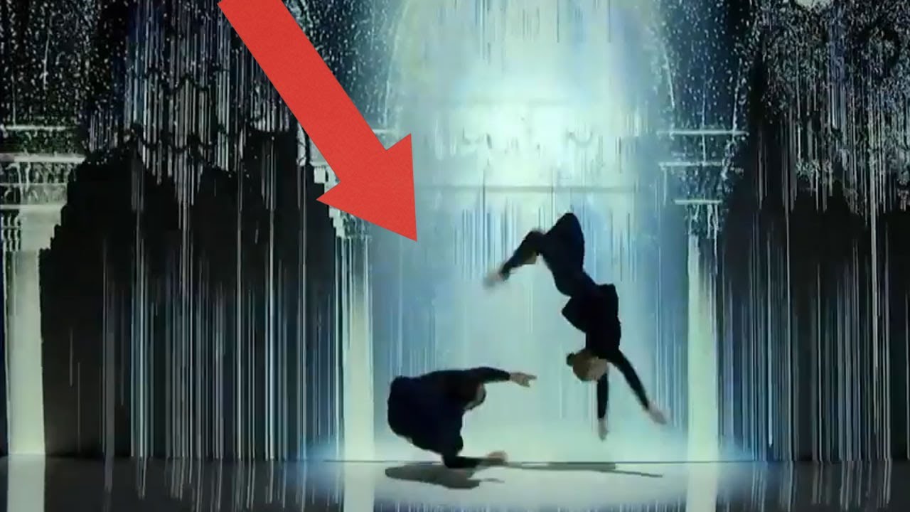 Breathtaking Multimedia Dance OUT OF THIS WORLD... - YouTube