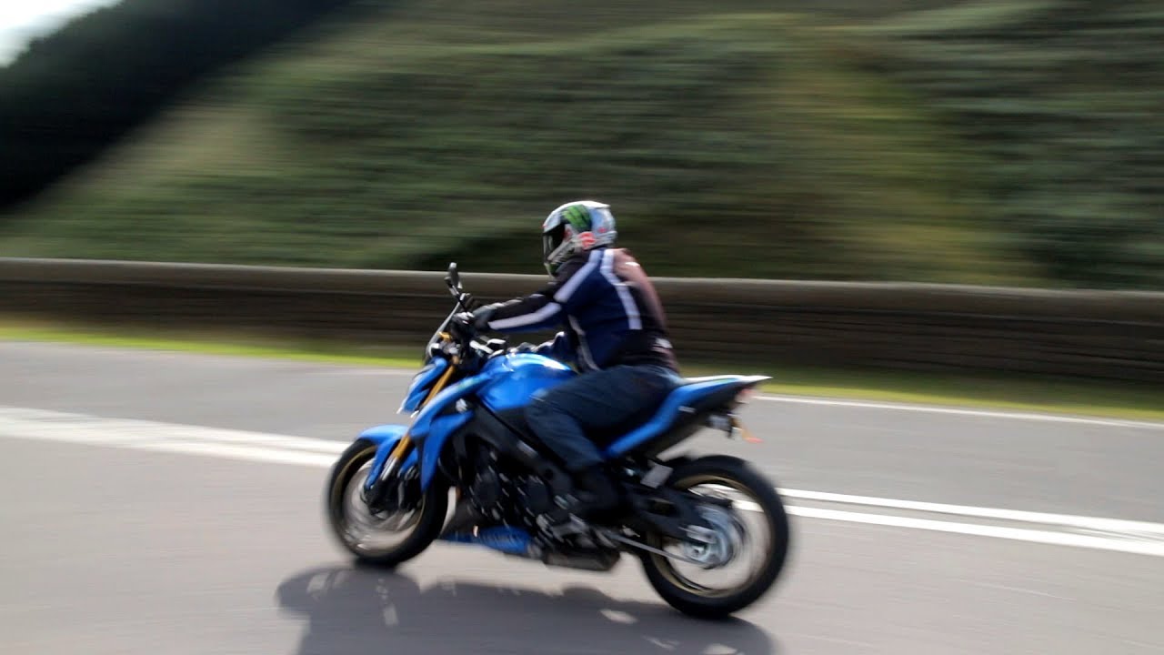 Motorbike Flyby's on Snake Pass #thatsoundtho - YouTube