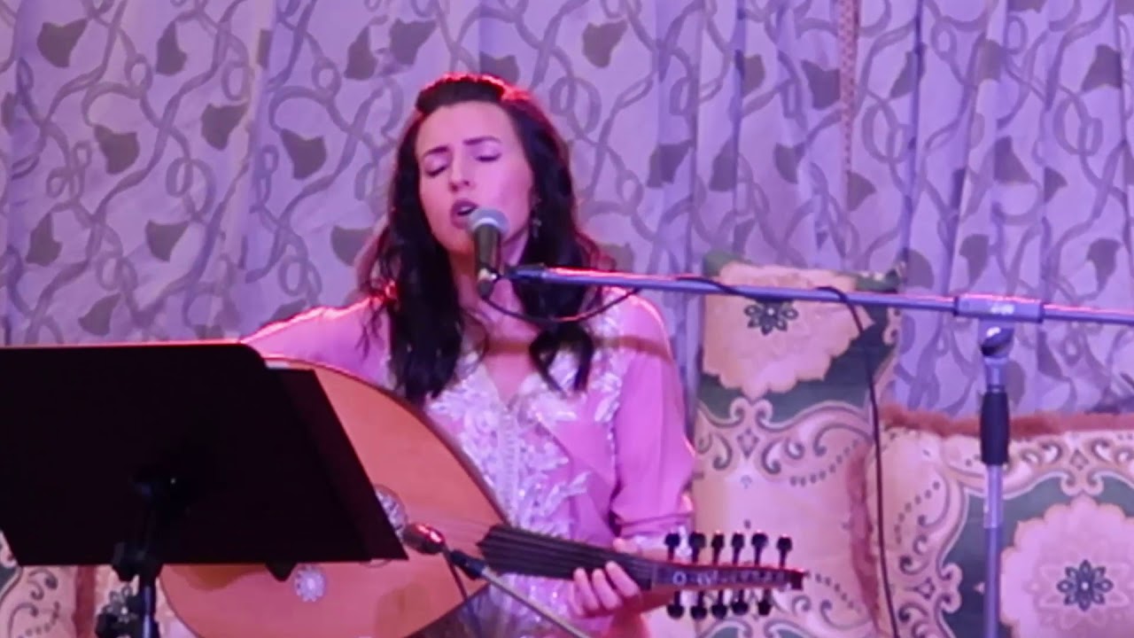 Jennifer Grout sings in arabic in Canada - YouTube