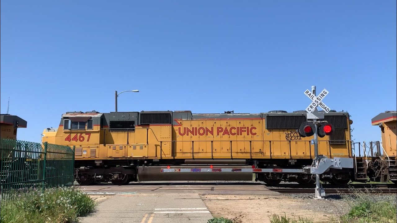 UP 7366 Manifest Freight Train North - Calaveras Bike Trail Railroad Crossing, Stockton CA - YouTube