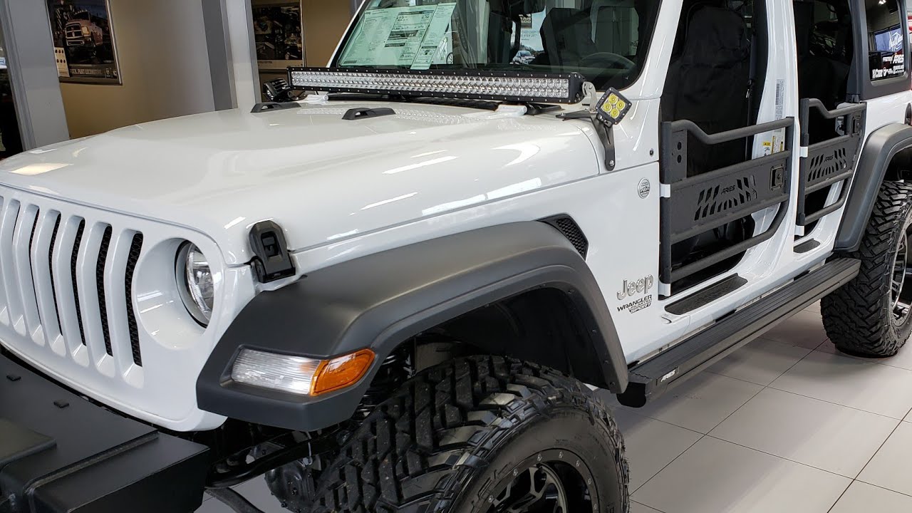 Jeep Wrangler JL custom at dealership - YouTube