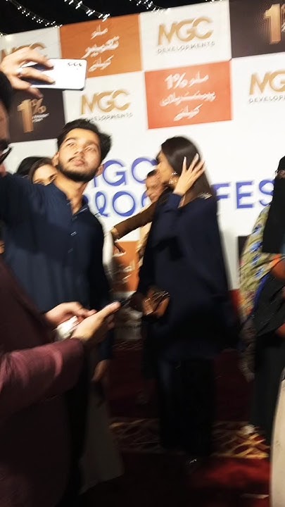 first time met Nida Yasir - YouTube