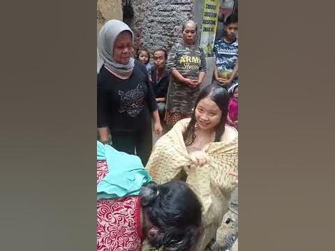 Acara prosesi siraman 7 bulanan adat Sunda - YouTube