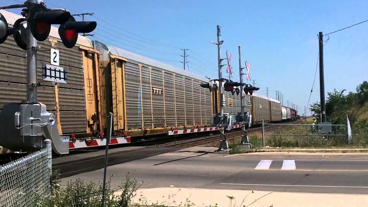 EMD ! CP 6037 on 440 - YouTube