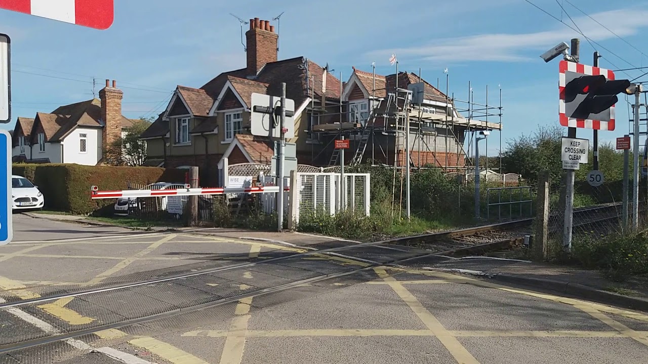 Althorne Level Crossing, Essex (13/10/2018) - YouTube