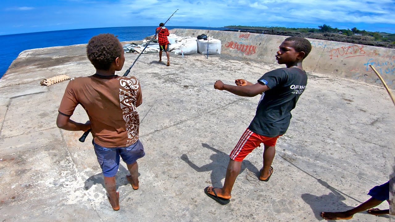 Kids fight for my fishing rod! - Cavy Fishing