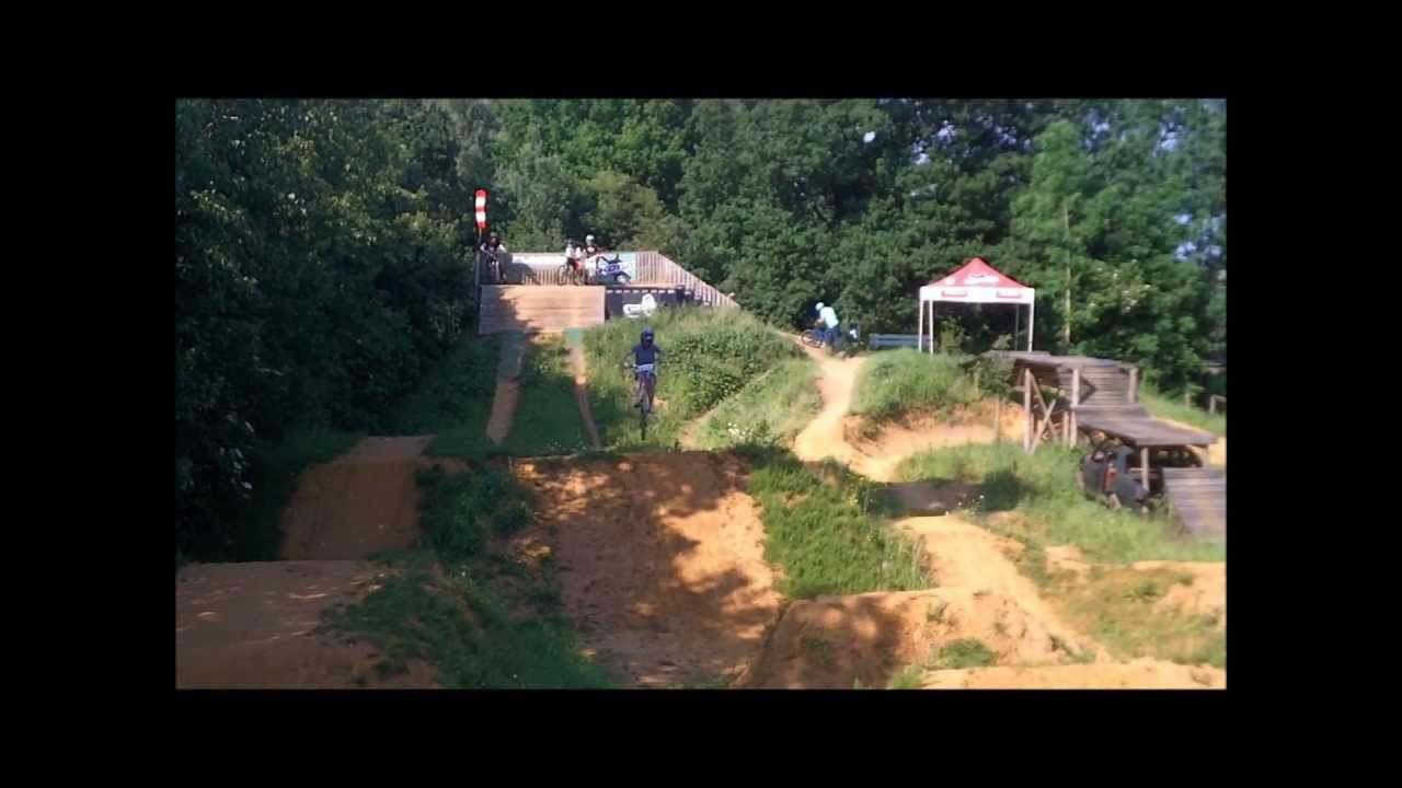 Stef Schoneveld at the Sfa Trails - YouTube
