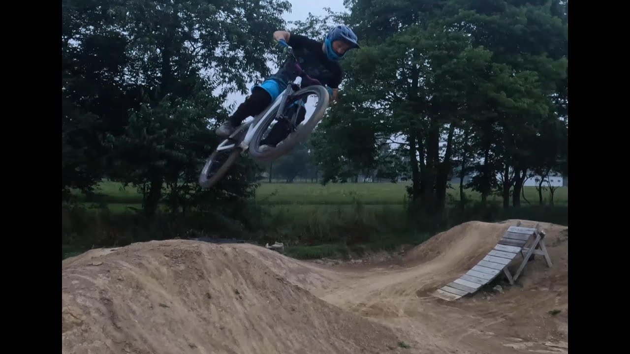 NEW HIP JUMP SENDS AND STARTING ANOTHER LINE S3EP7 #bike - YouTube