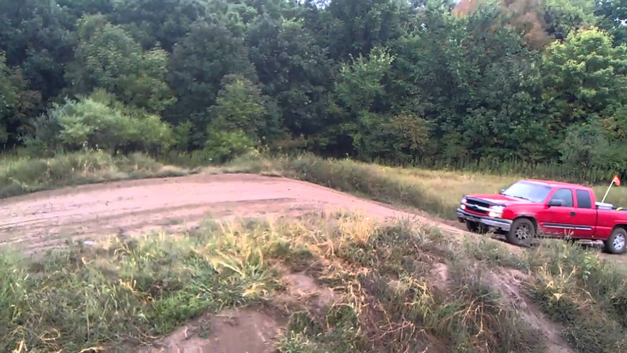 Nikos 04 silverado jump - YouTube