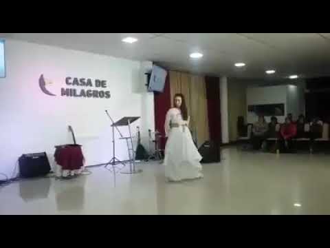 Isabel Maidana ministrando en danza profetica 💞