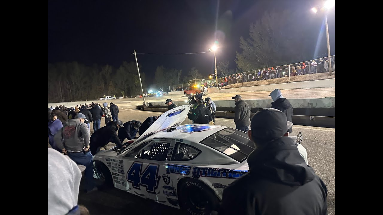 Conner Jones Fights Mason Diaz After Wreck at Florence - YouTube