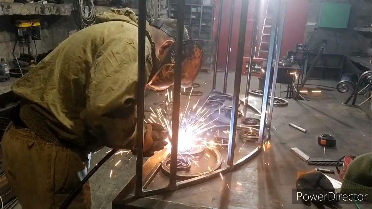 Шикарный козырек из профильной трубы, с элементами холодной ковки ...