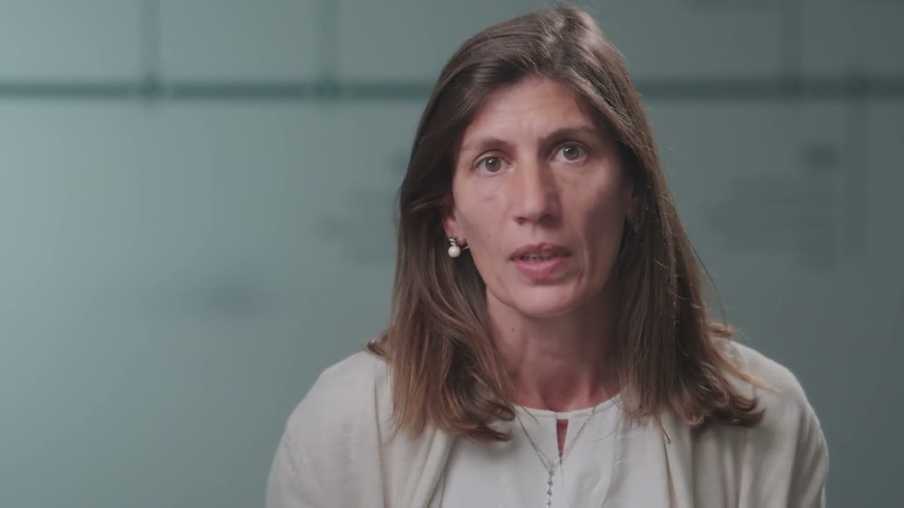 Eva Badia, Jefa de Ciencias Médicas en Kern Pharma - YouTube