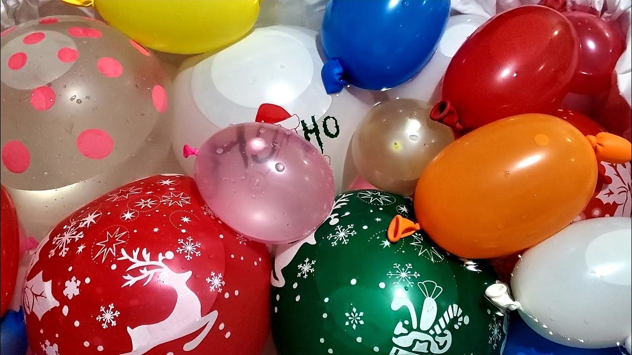 CHRISTMAS WATER BALLOON POPPING!!! - YouTube