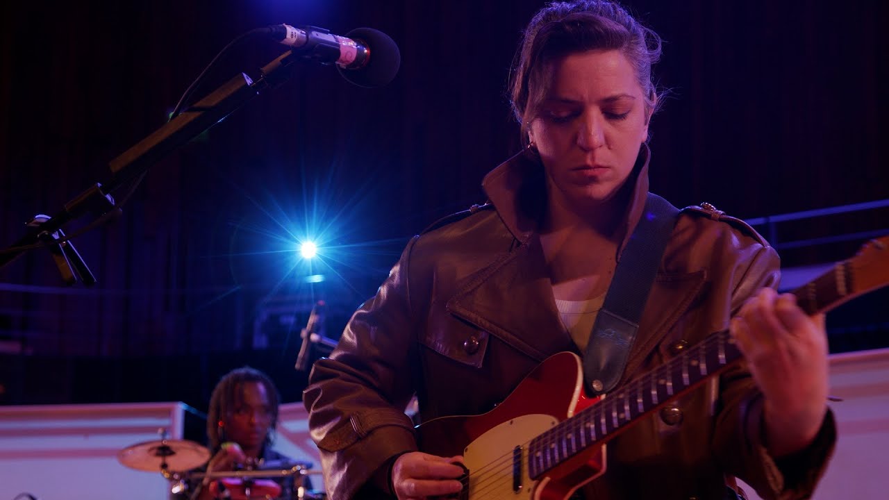 Lucy Patané - Ustedes (Live on KEXP) - YouTube