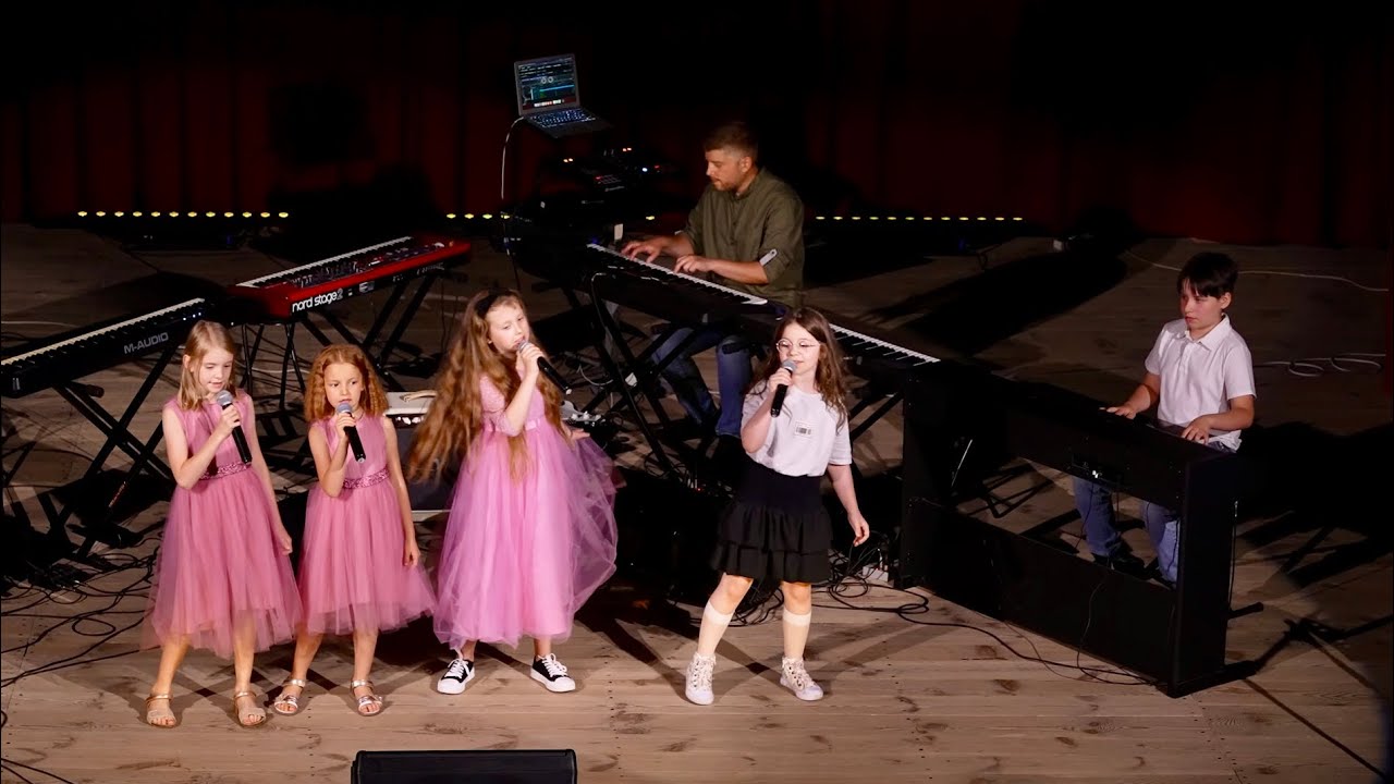 SMRiF - Mix popularnych utworów: „Stereo Love”, „Lambada”, „Komodo ...