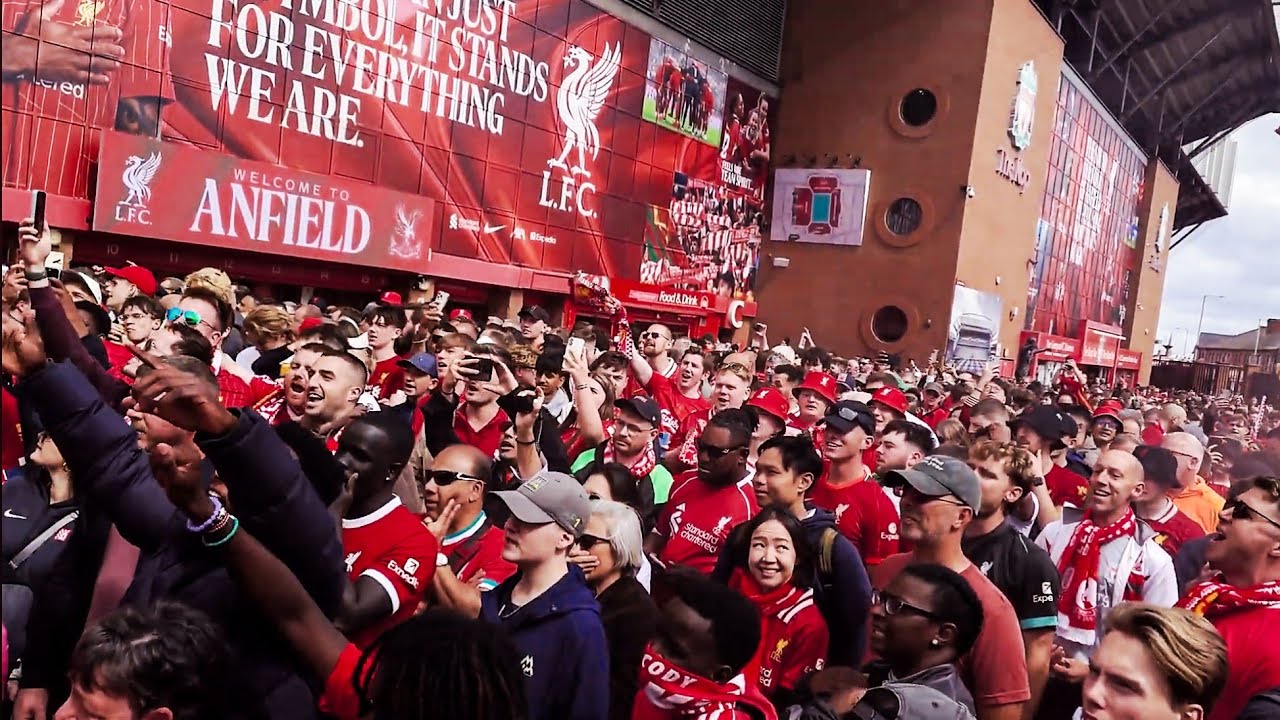 Liverpool fans sing the Diogo Jota song outside Anfield 🔴🇵🇹 Forever our ...