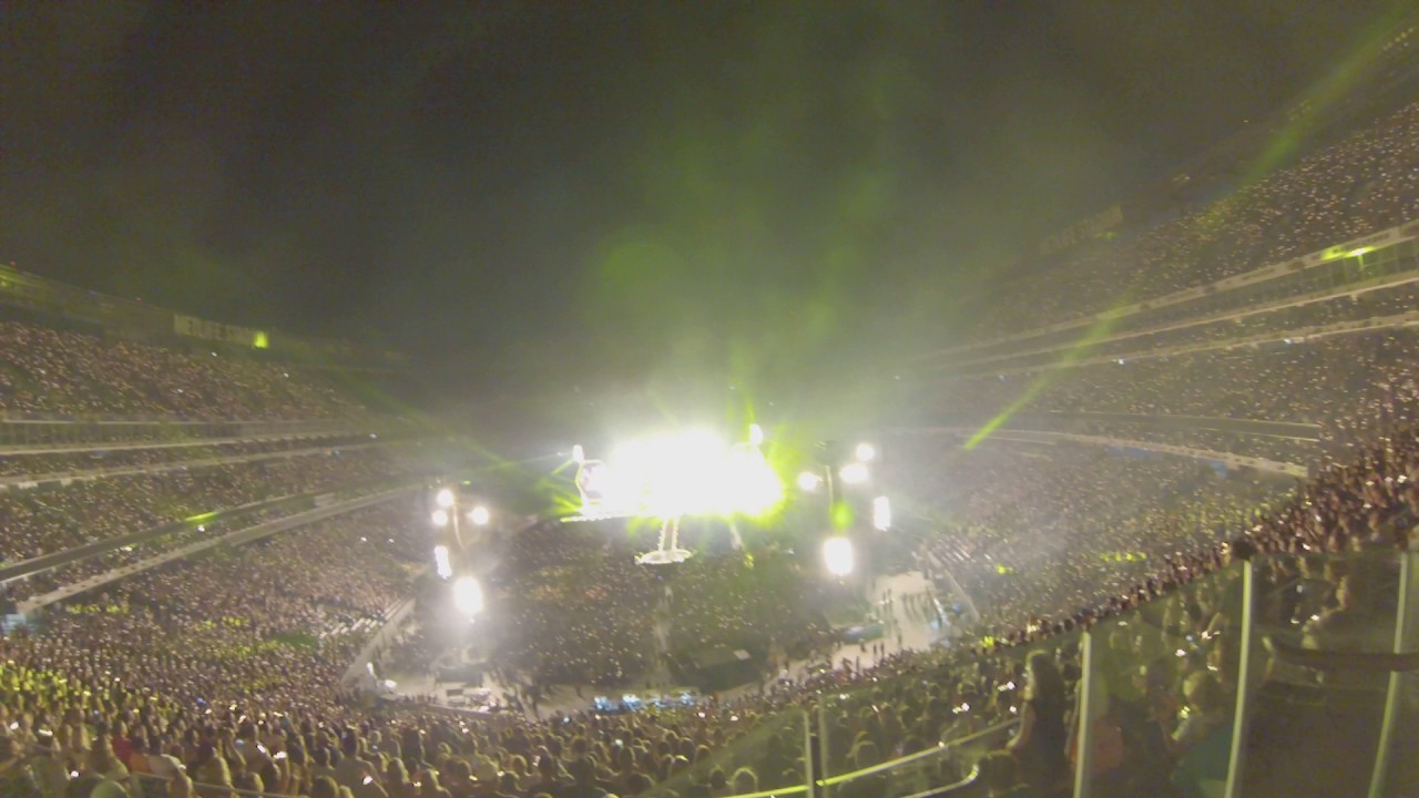 YELLOW - COLDPLAY LIVE 2017 - USA - CONCERT - YouTube
