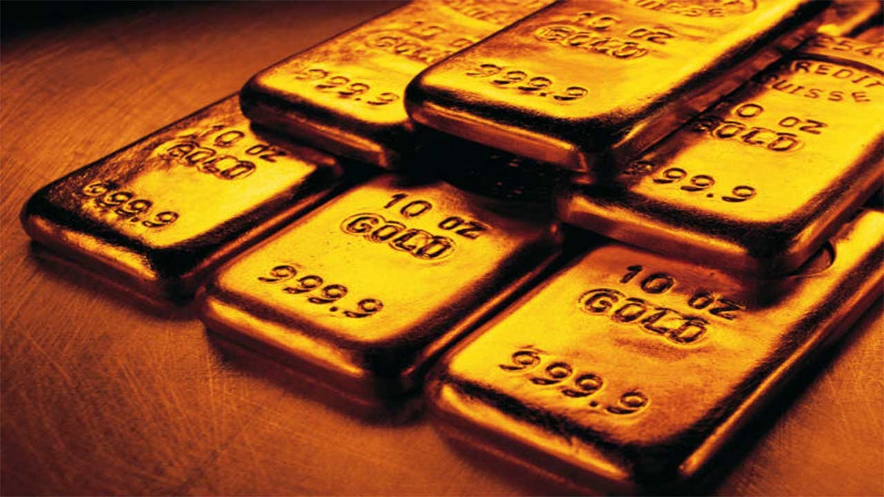 Gold smuggling at Mumbai Airport worth 73.93 lakh, 4 arrested - YouTube