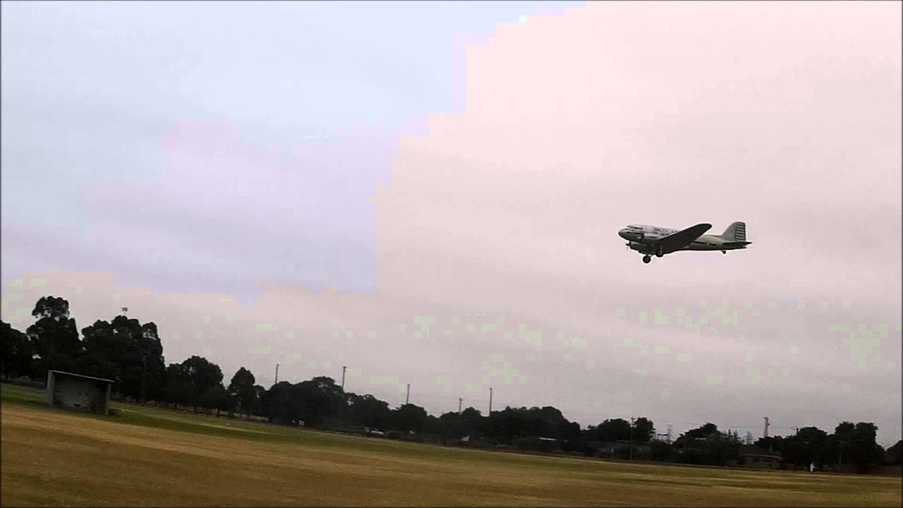 Douglas DC-3 - Dynam 1470mm - Delta Air lines... Mayday Mayday!! - YouTube