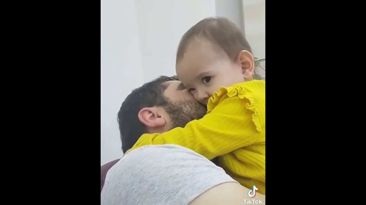 Kızların baba sevgisi-Cimcime babasını annesiyle paylaşamıyor :D - YouTube