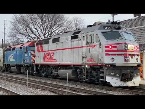 Metra BNSF morning rush hour 4/15/2022 - YouTube