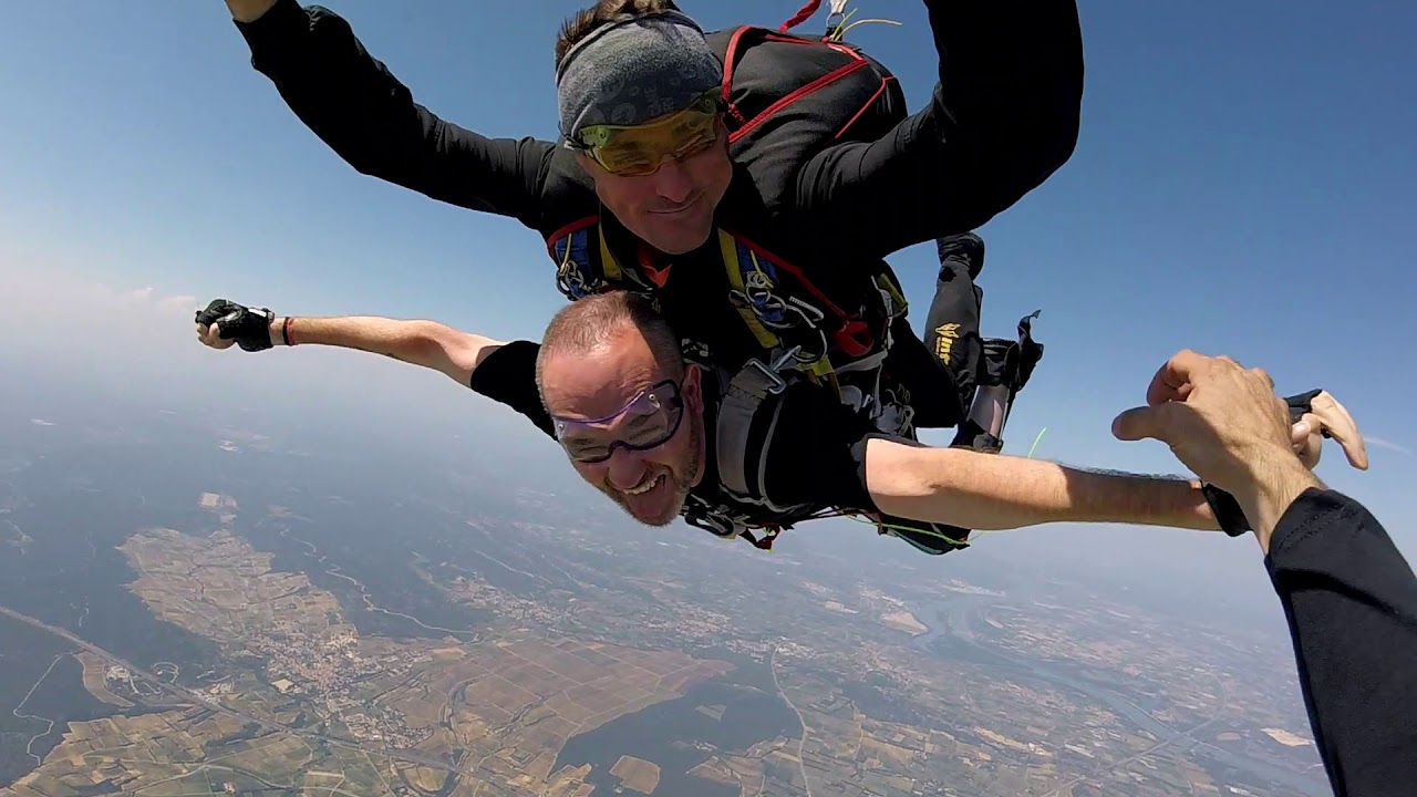 SAUT EN PARACHUTE DE SEB LE 21 08 18 - YouTube