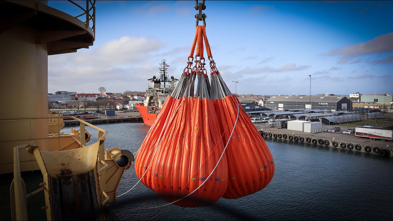 Load testing 250T offshore crane - YouTube