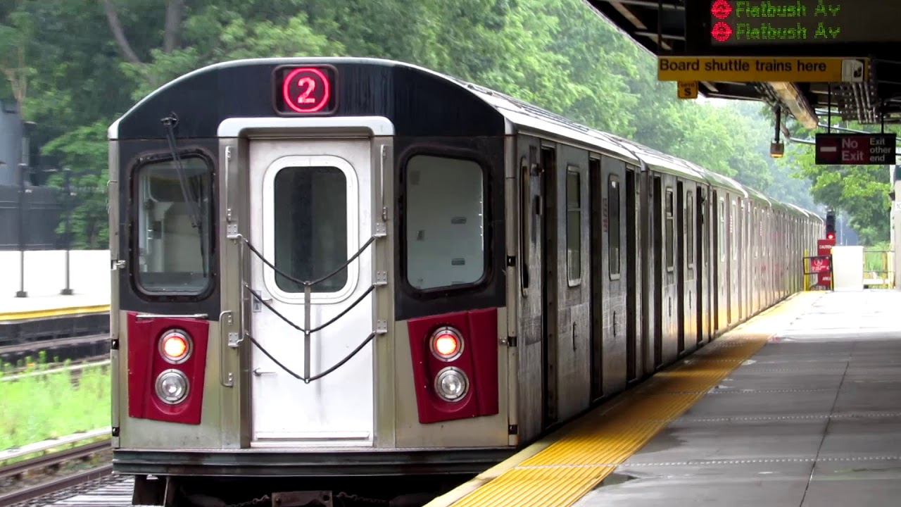 MTA New York City Subway: R142 (2) Trains at Gun Hill Road (IRT Dyre ...