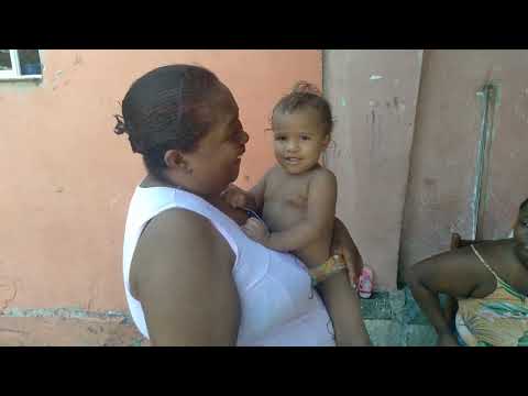 Jasllyn dançando no colo