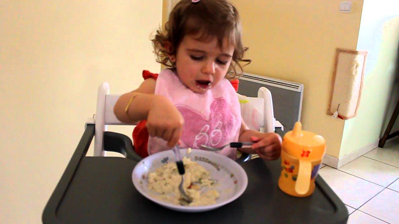 Charlie mange sa brandade - YouTube