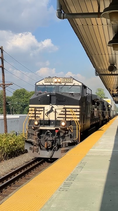 NS 4306 AC44C6M leads NS 23G through Union, NJ! - YouTube