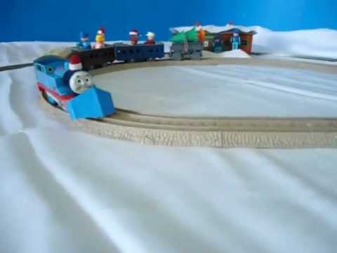 Trackmaster Thomas Snow Plow トーマス サンタ帽子に除雪機 - YouTube