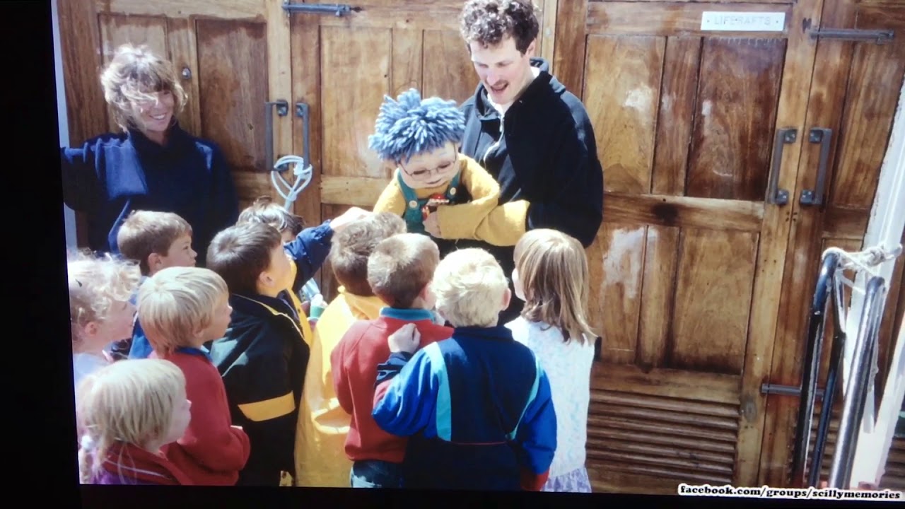 Tots tv puppeteers - YouTube