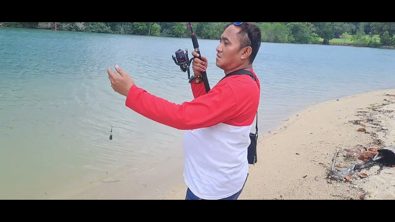 mancing sambil liburan di pantai Batam mantap - YouTube