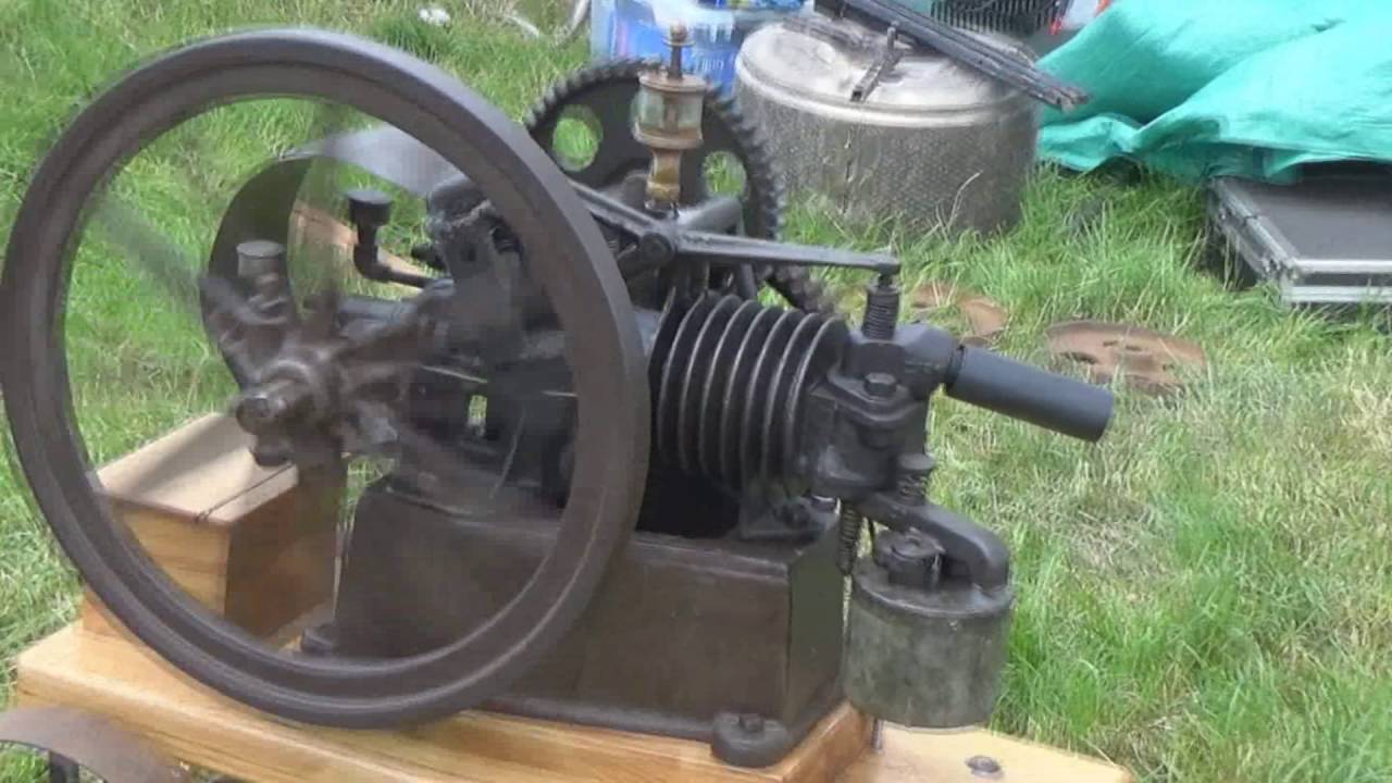 Aermotor 8 Cycle Hit and miss engine - YouTube