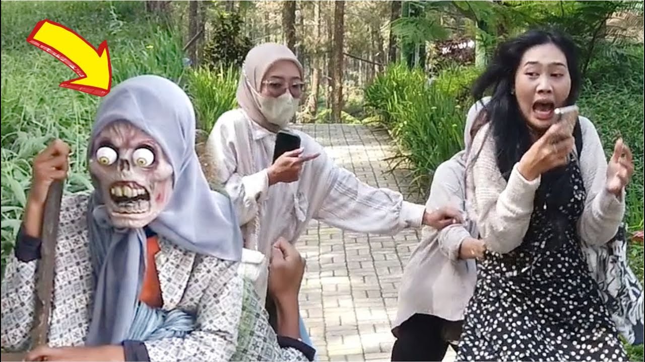 ZOMBIE PRANK Menjerit histeris..!! Funny Video Prank - YouTube