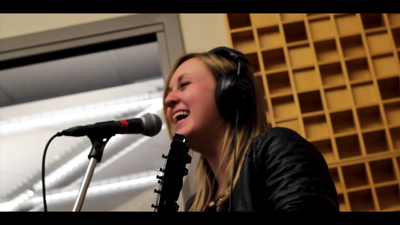 Megan Wren - "Lost Control" - ACRN In-Studio Concert Series - YouTube