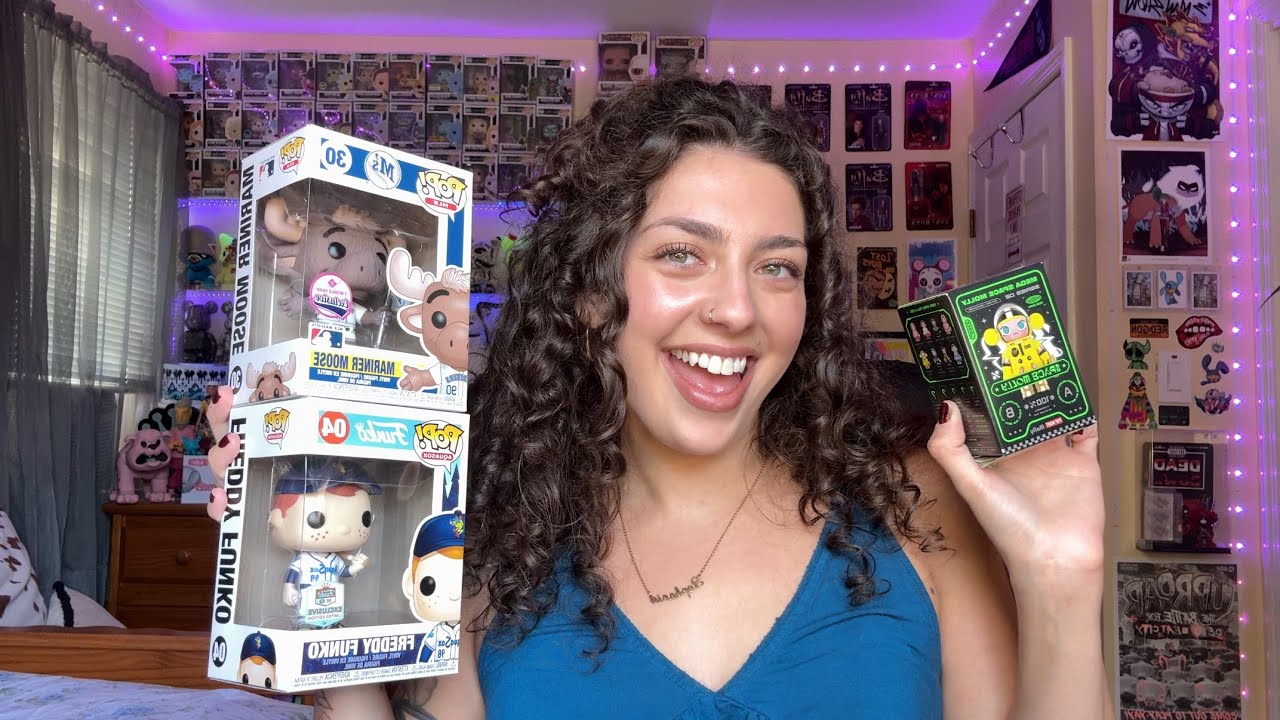 UNBOXING A FUNKO & POP MART MOLLY MYSTERY BOX! - YouTube