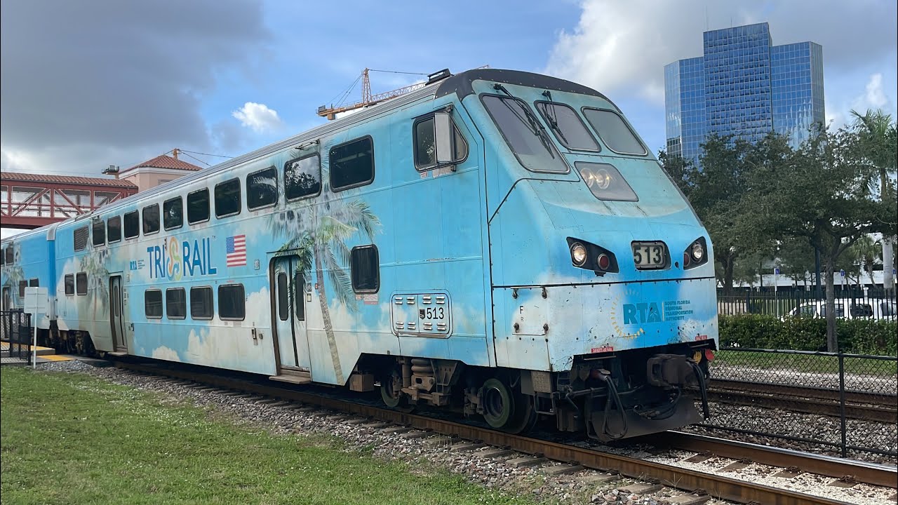 Tri-Rail 513 leads commuter train in West Palm Beach Florida - YouTube
