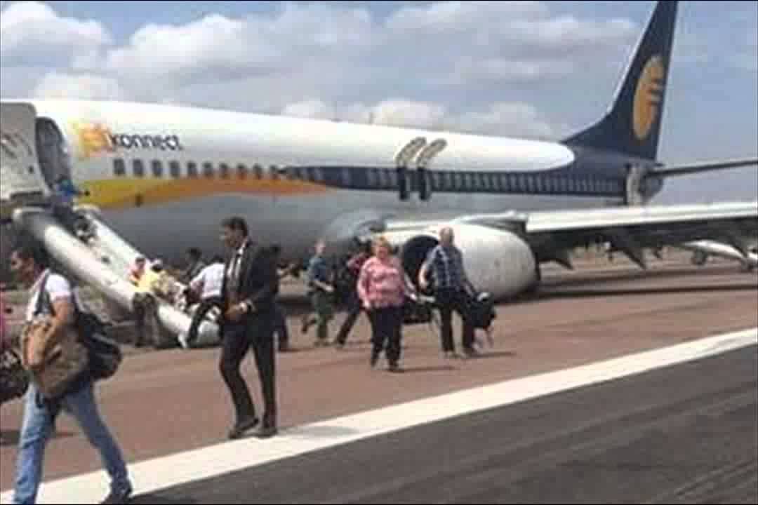 Passengers' horror as aircraft's landing gear 'collapses' when it ...
