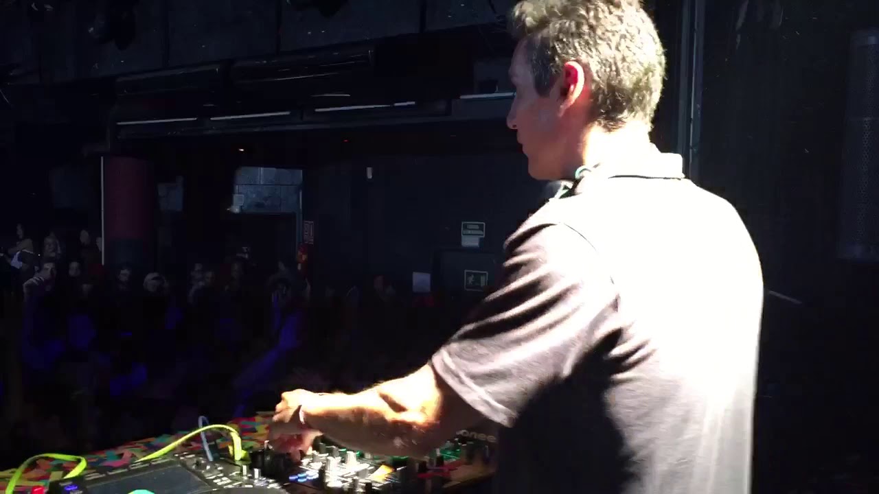 Miguel Rendeiro playing at happy Techno Barcelona city hall - YouTube