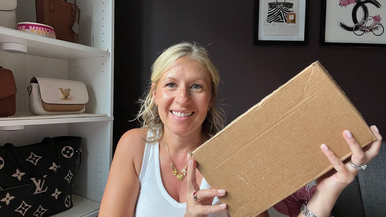 Surprise unboxing SLG from The Real Real 🙈plus a quick key pouch ...