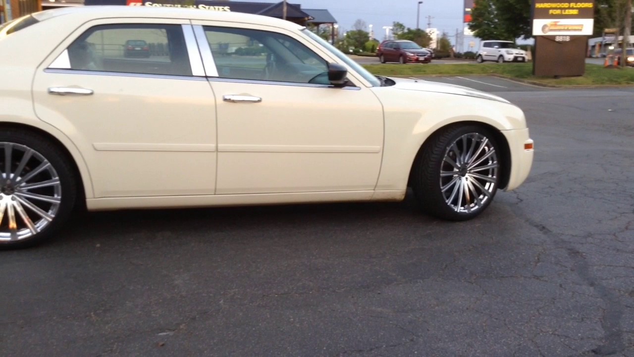 2006 Chrysler 300 sitting on 22" Versante 230 Chrome Wheels and 265/35 ...