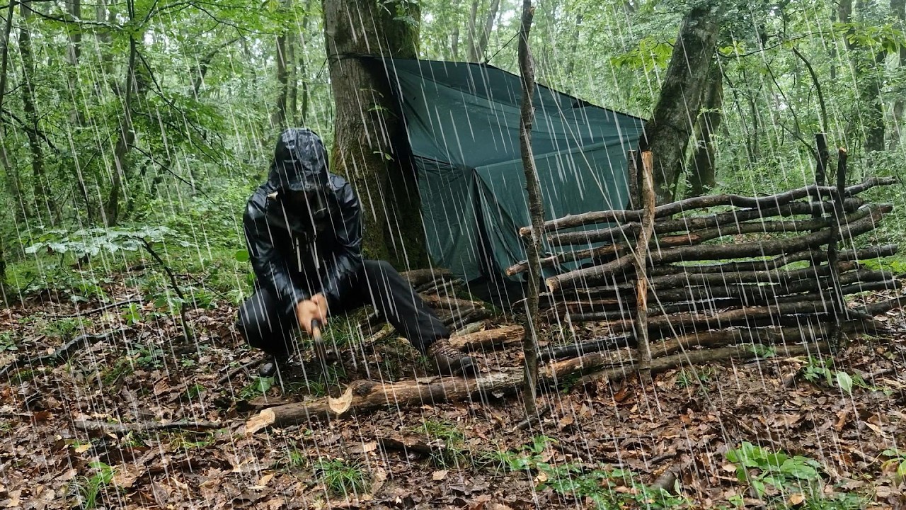 Bushcraft in Heavy Rain – Building Shelter, Fire Wall & Survival Skills ...